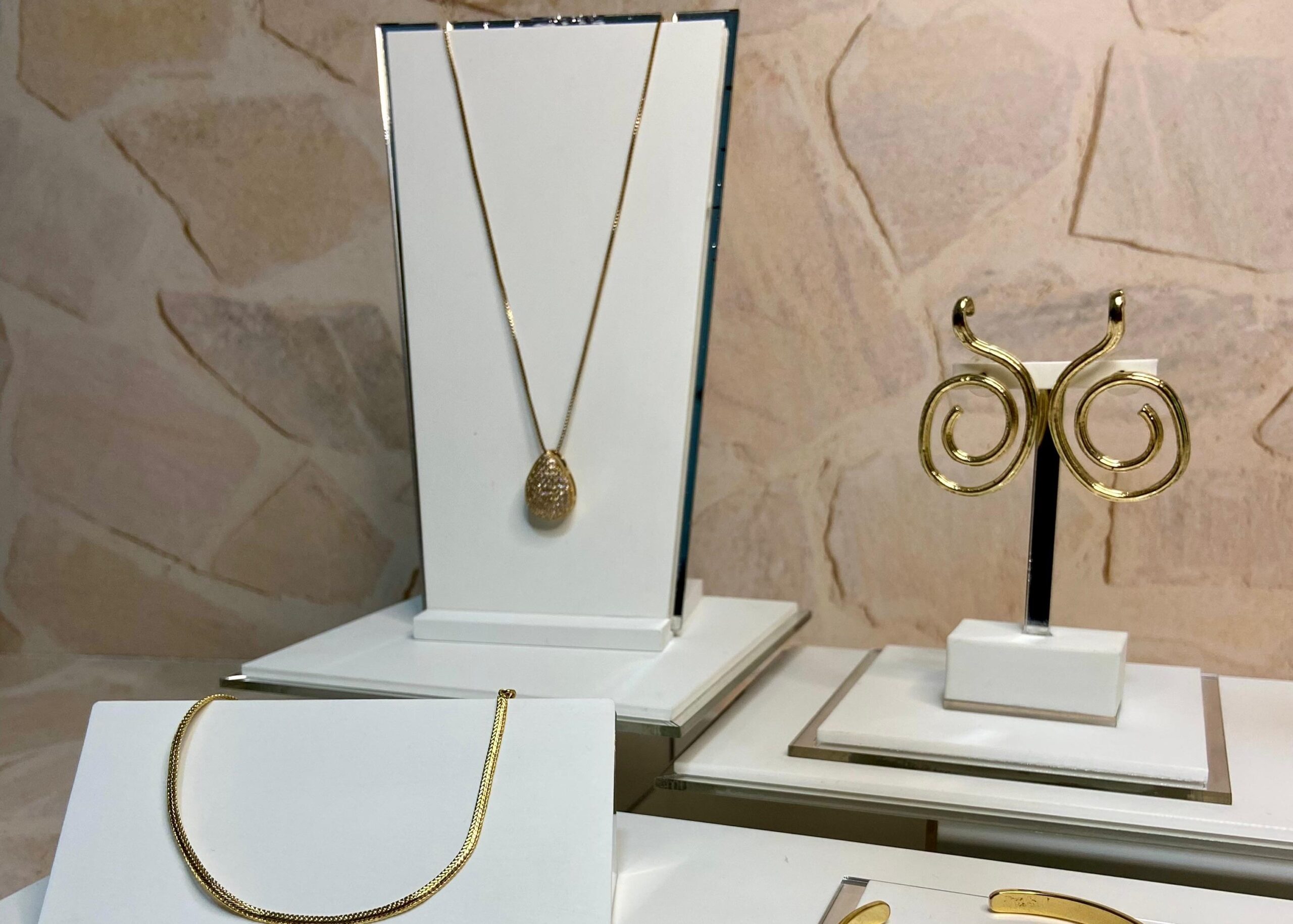 Expositor de brincos e colares: organização e sofisticação para sua vitrine