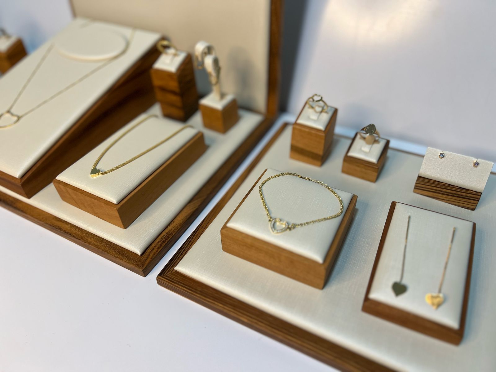 Kit Expositor de Joias: Valorize suas peças e encante os clientes - CS ...